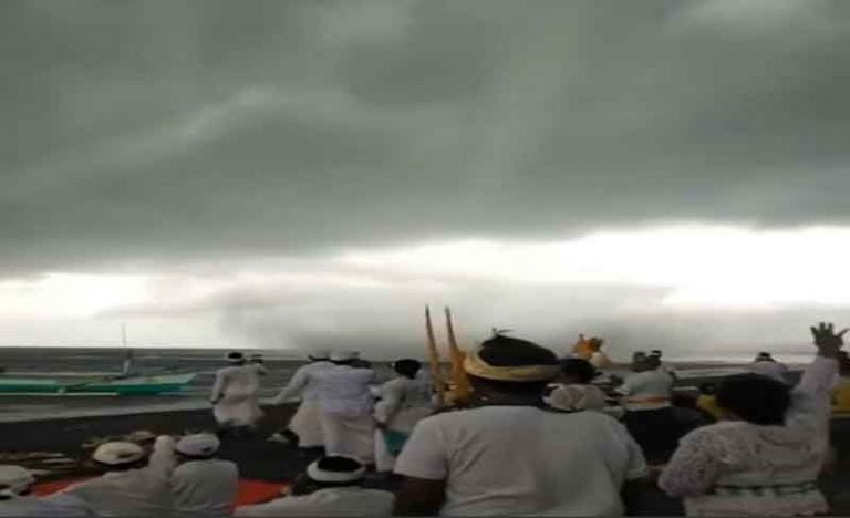 Penomena Waterspout di Perairan Kubutambahan Buleleng Bali