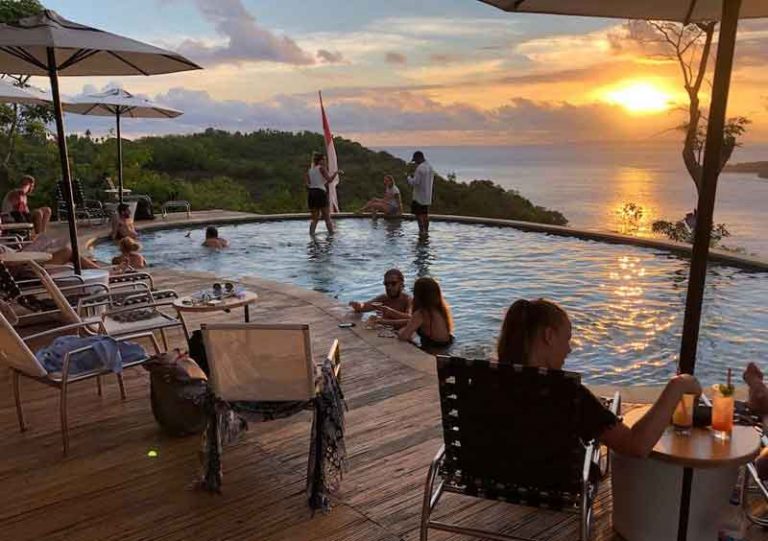 Tempat Makan Di Nusa Penida dengan View Kece