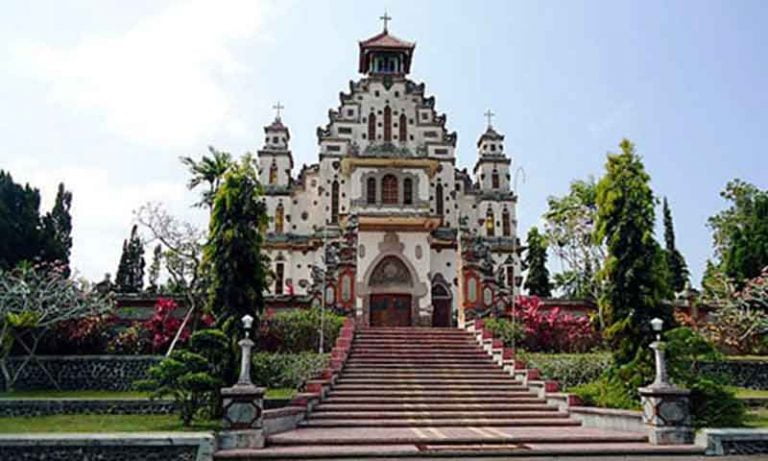 Gereja Katolik Palasari Jembrana, Kental Nuansa Bali